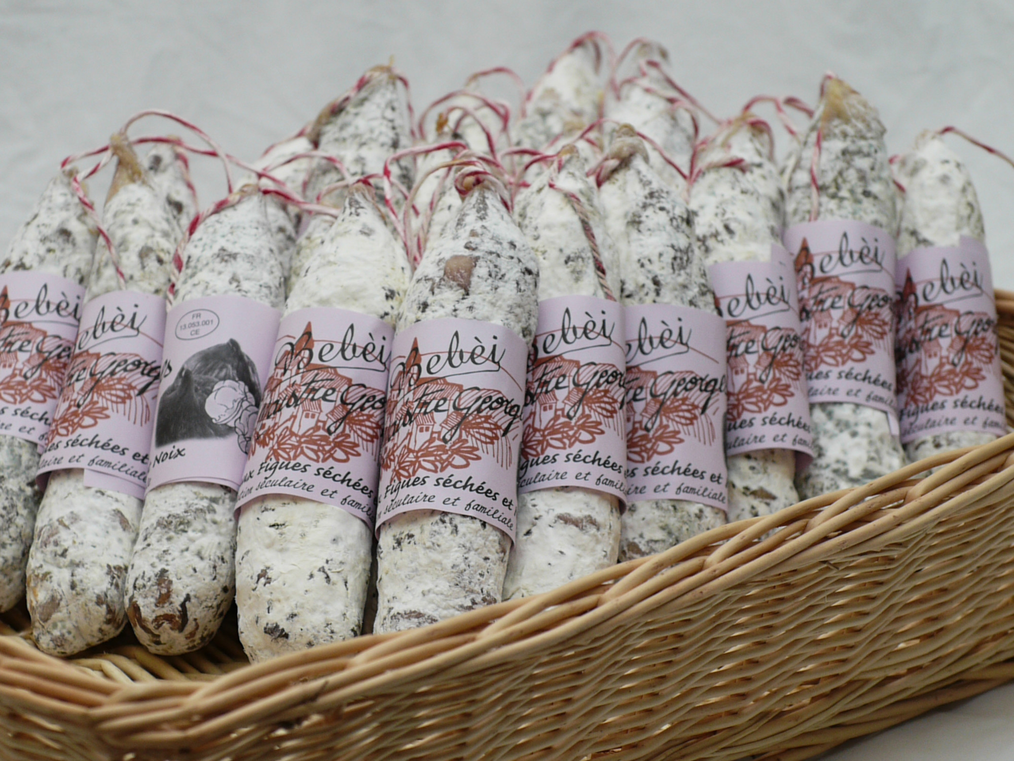 Nos produits: saucissons secs, rosette, coppa, pâtés et terrines.